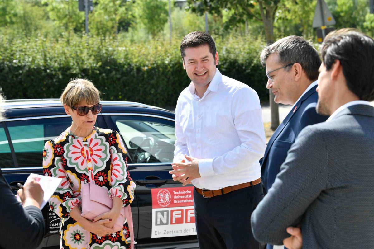 Braunschweigs OBM und TU-Präsidentin vollautomatisiert unterwegs - TU Braunschweig | Blogs
