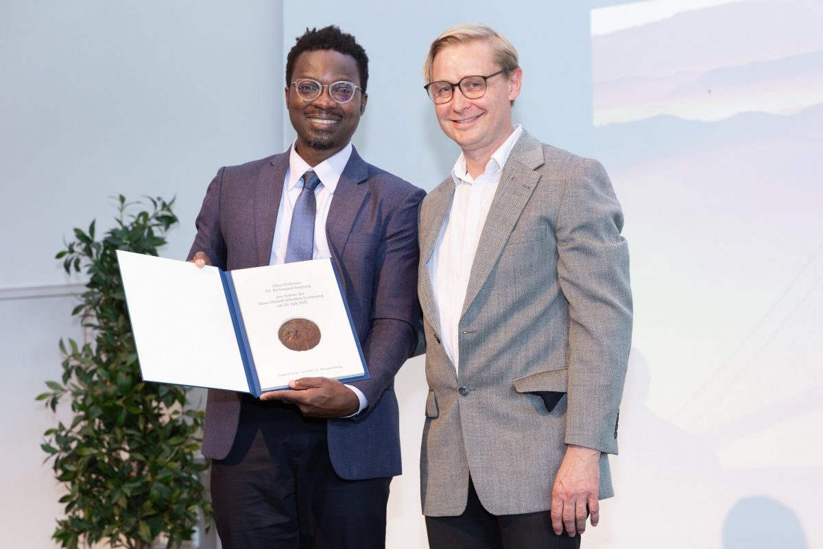Richmond Sarpong awarded the Inhoffen Medal 2025 - TU Braunschweig | Blogs